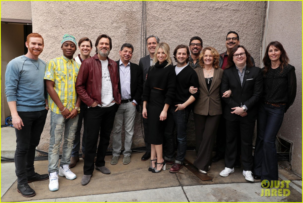 'Twin Peaks' Director David Lynch Makes Surprise Appearance at Showtime ...