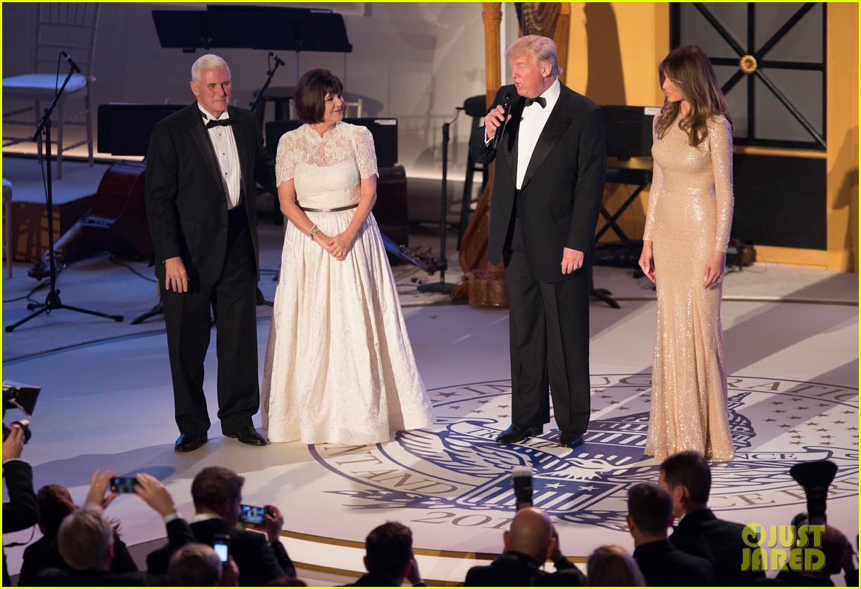 Melania Trump Wears Form-Fitting Gown to Pre-Inauguration Dinner: Photo ...