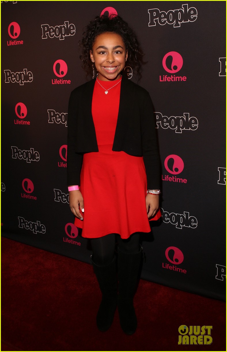 VIDEO: Idina Menzel's Son Walker Uses Her 'Frozen' Status To Up His ...