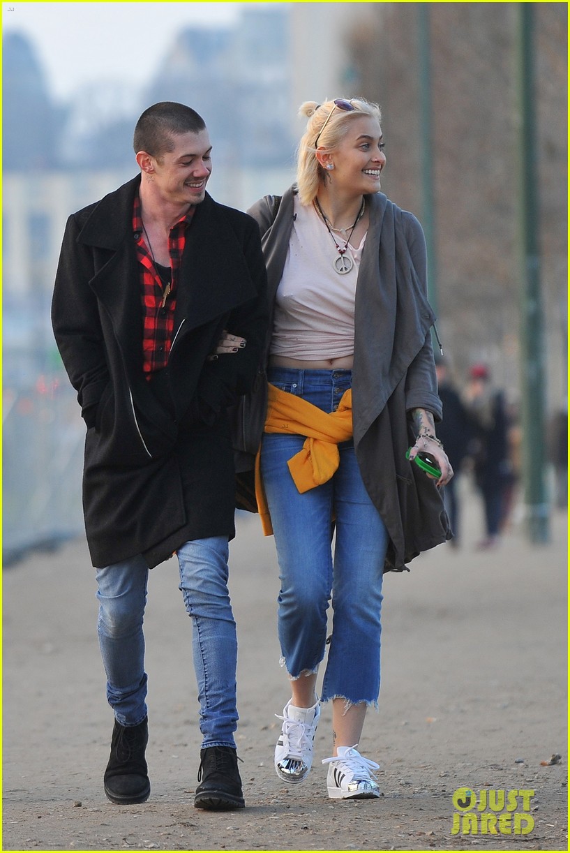 Paris Jackson Arrives in France With Boyfriend Michael Snoddy For ...
