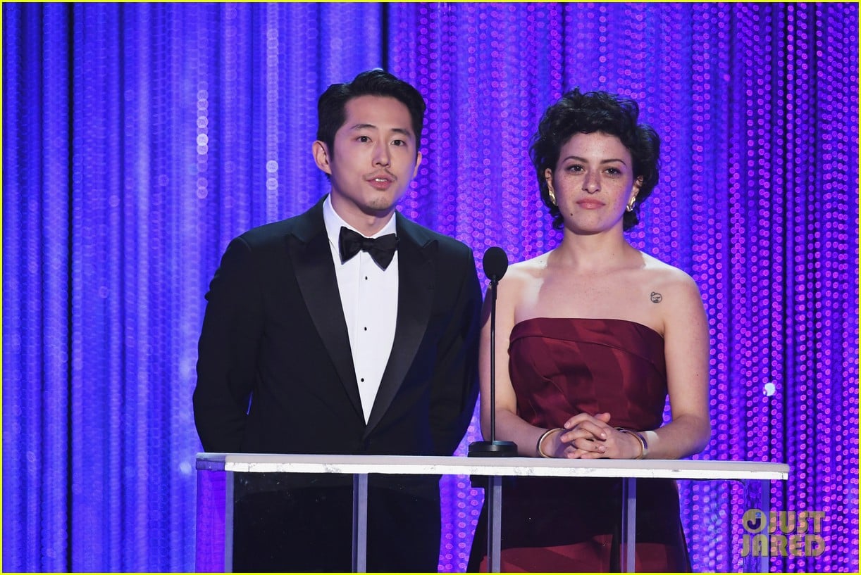 Steven Yeun & Alia Shawkat Present Together at SAG Awards 2017: Photo ...