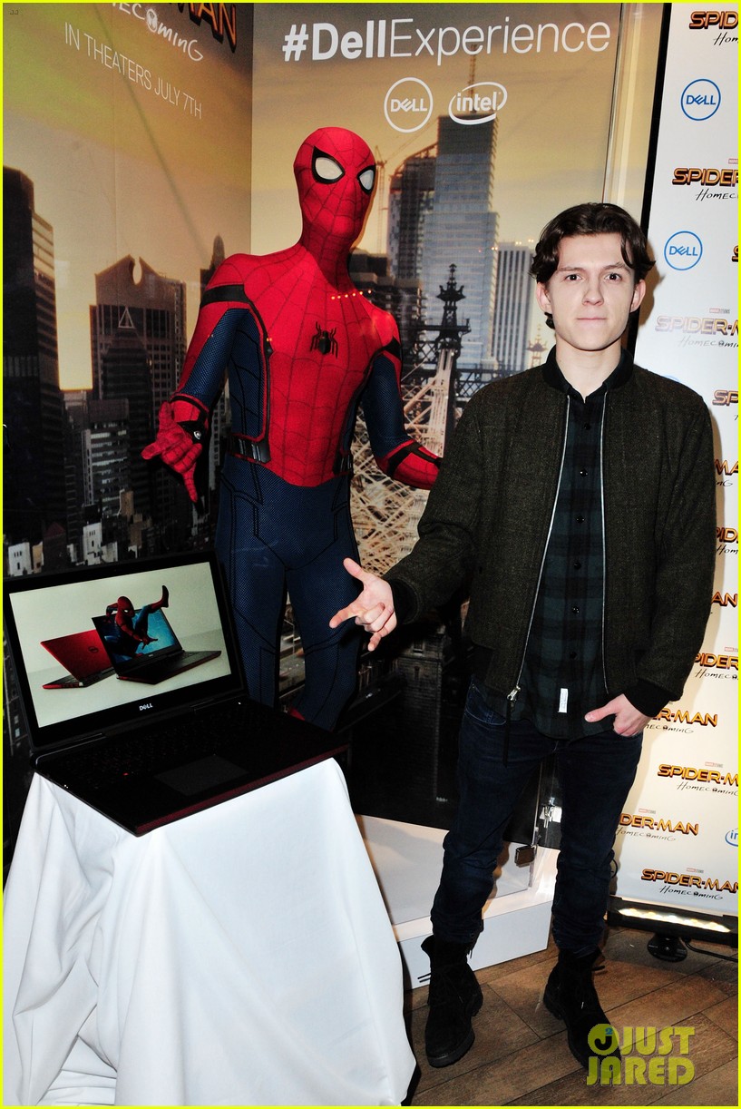 Tom Holland Shows Off New Spidey Suit Features!: Photo 3837158 ...