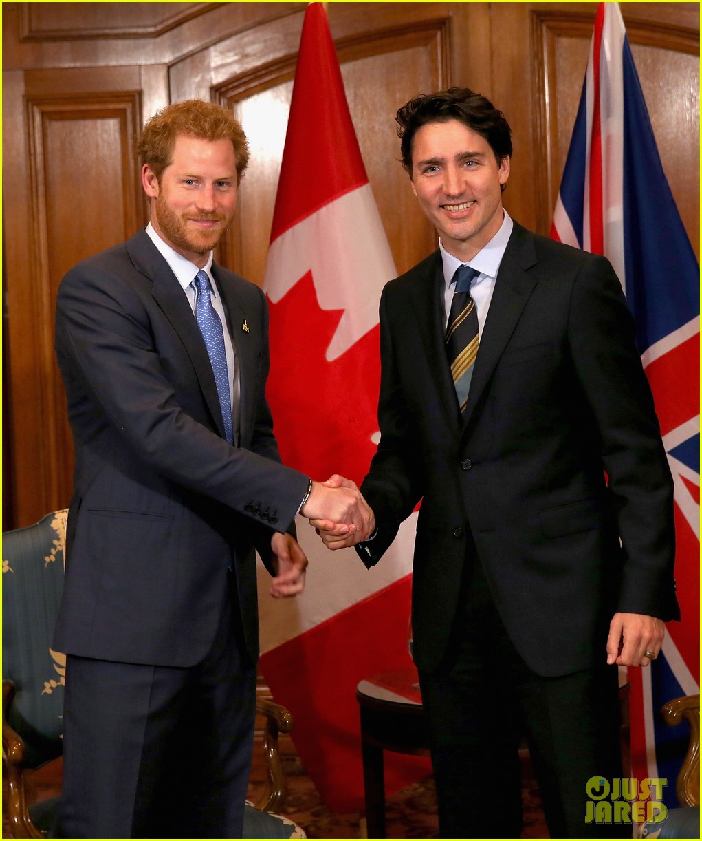 Canadian PM Justin Trudeau Promises a Home for Refugees: Photo 3849025 | Photos | Just Jared ...