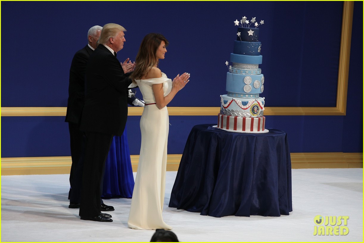 Donald Trump's Inauguration Cake Looks Identical to Obama's 2013 Cake ...