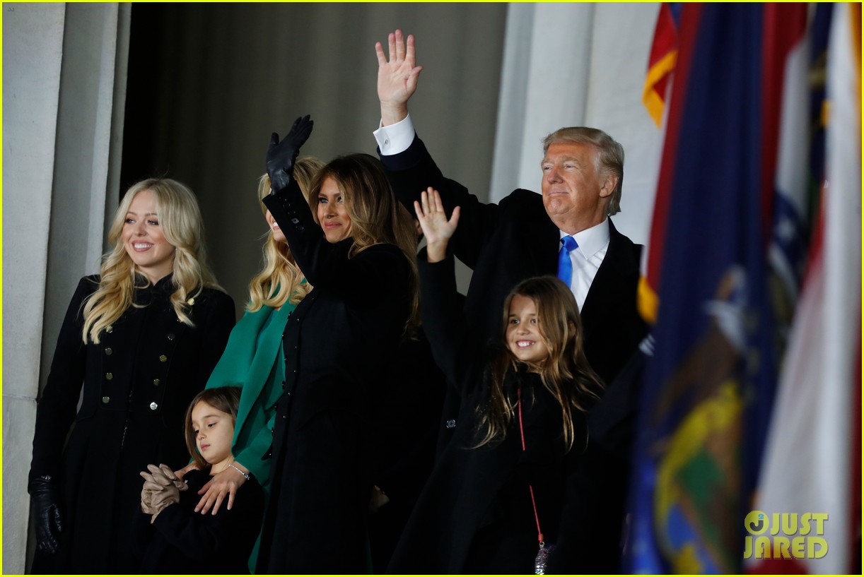 Donald Trump's Kids & Grandchildren Join Him at Lincoln Memorial for ...
