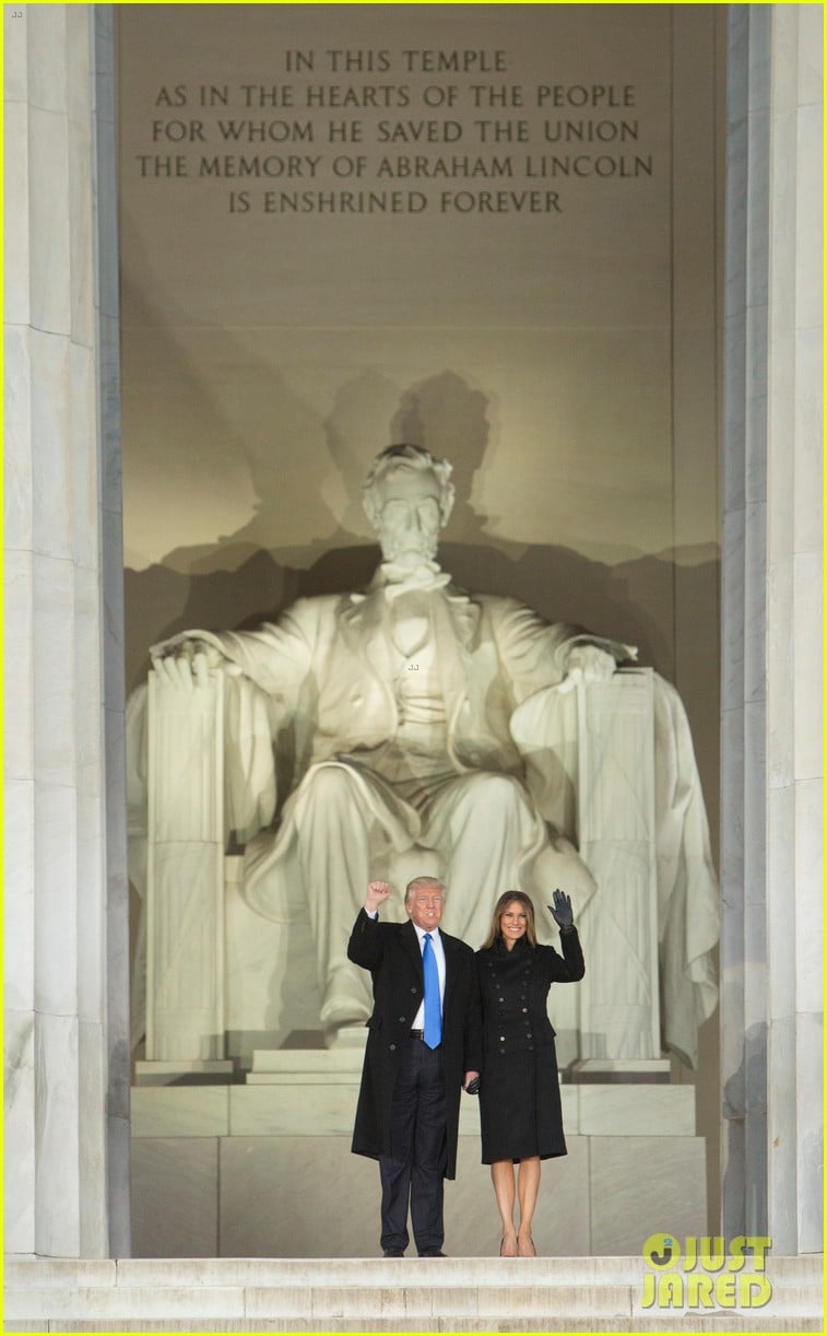 Donald Trump's Kids & Grandchildren Join Him at Lincoln Memorial for ...