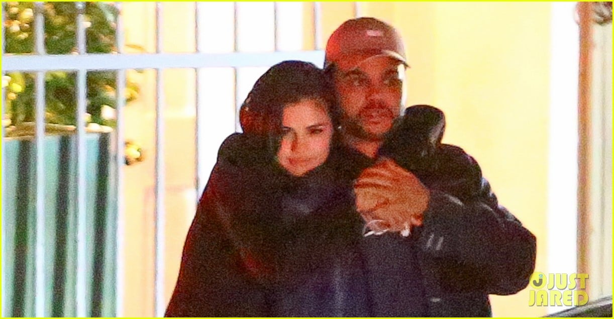 Selena Gomez & The Weeknd Kiss & Get Very Cozy in Hot New Pics: Photo ...