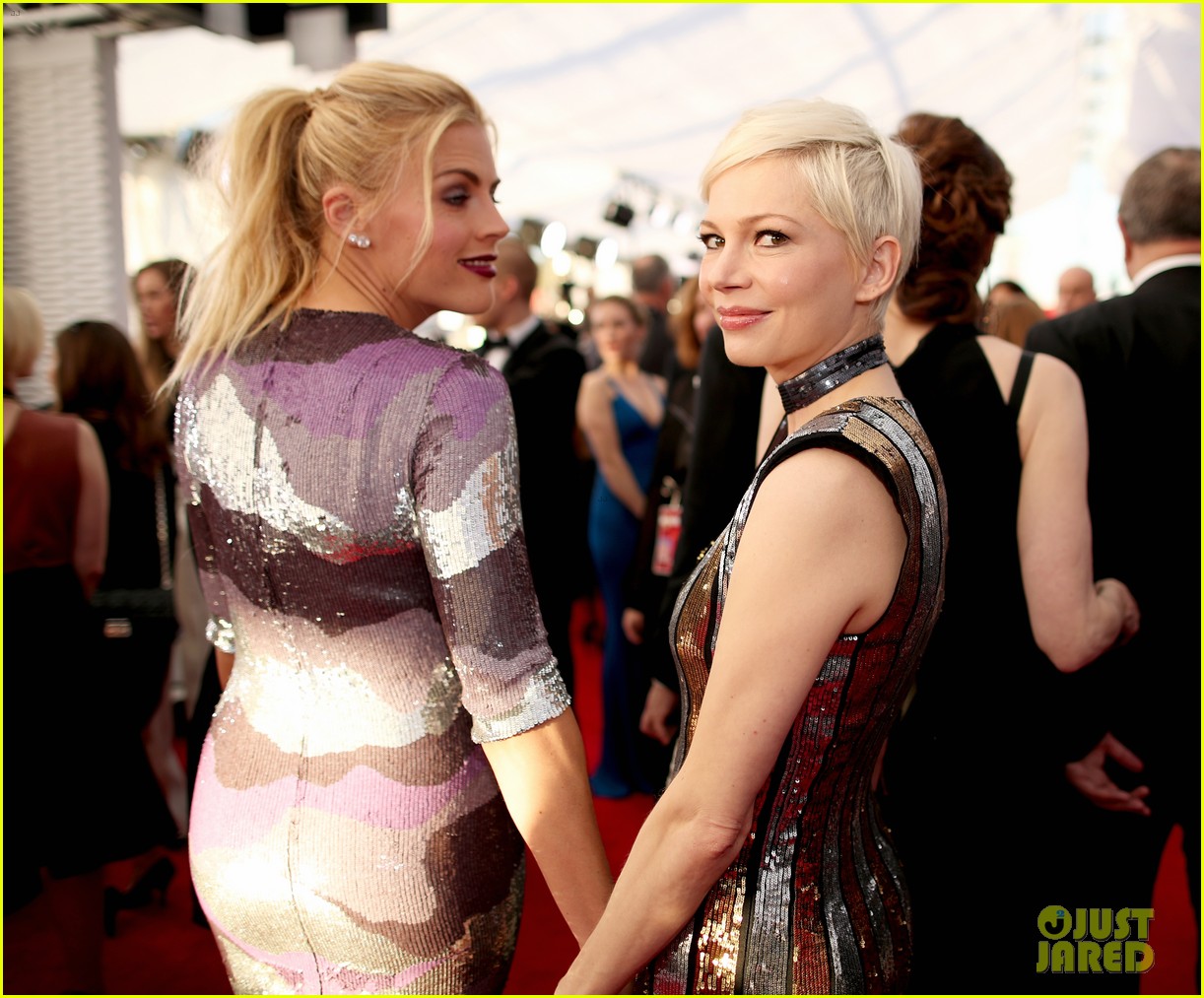 Michelle Williams & Busy Philipps Give Us Serious BFF Goals at SAG ...