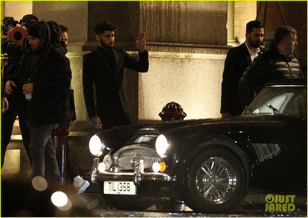 Zayn Shoots 'I Don't Wanna Live Forever' Video in Rainy London: Photo ...