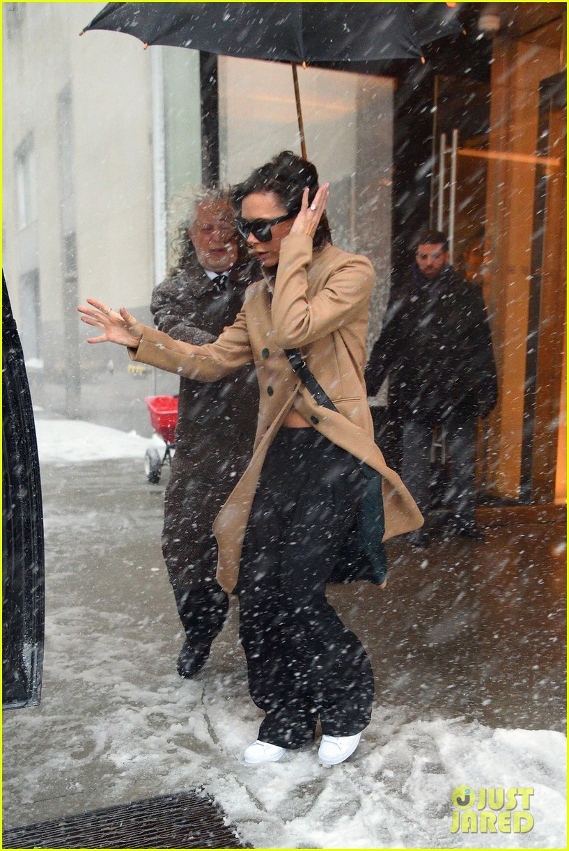 Victoria Beckham Braves Snow Storm for NYFW Work Day: Photo 3855982 ...