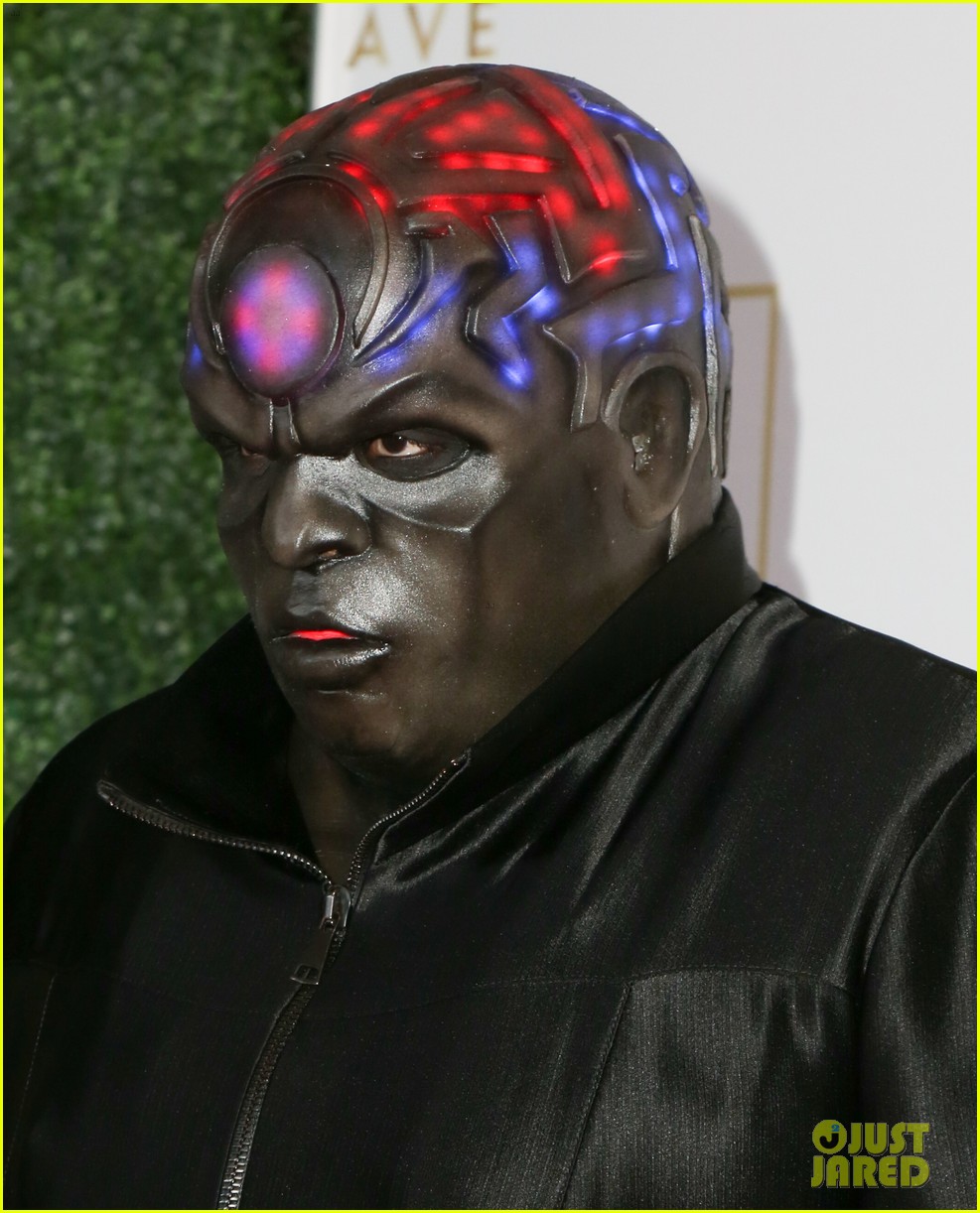 CeeLo Green Introduces Gnarly Davidson to Grammys 2017 with All Gold ...