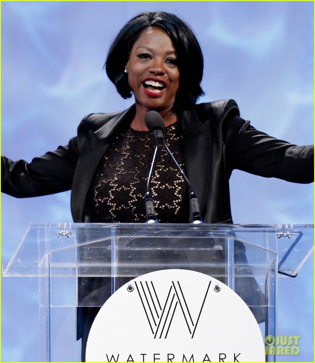 Viola Davis Gives Moving Self-Acceptance Speech At Watermark Conference ...