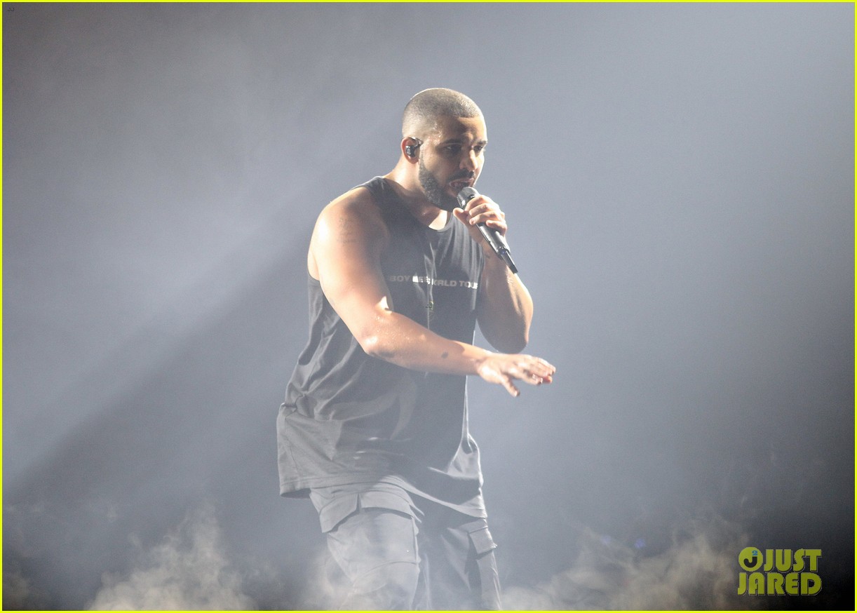 Drake Offers Fans Full Concert Refund After Travis Scott Falls Through ...