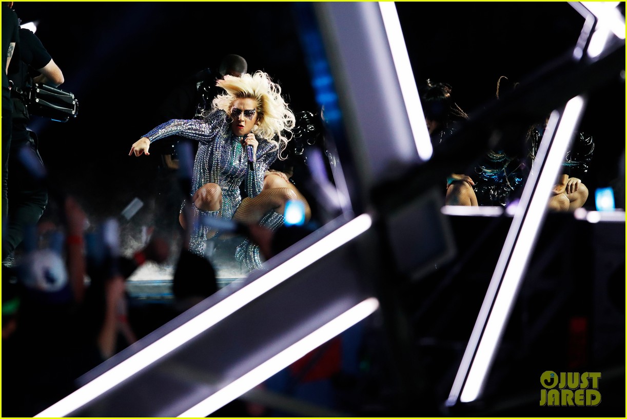 Lady Gaga: Super Bowl Halftime Show 2017 Video - Watch Now!: Photo ...