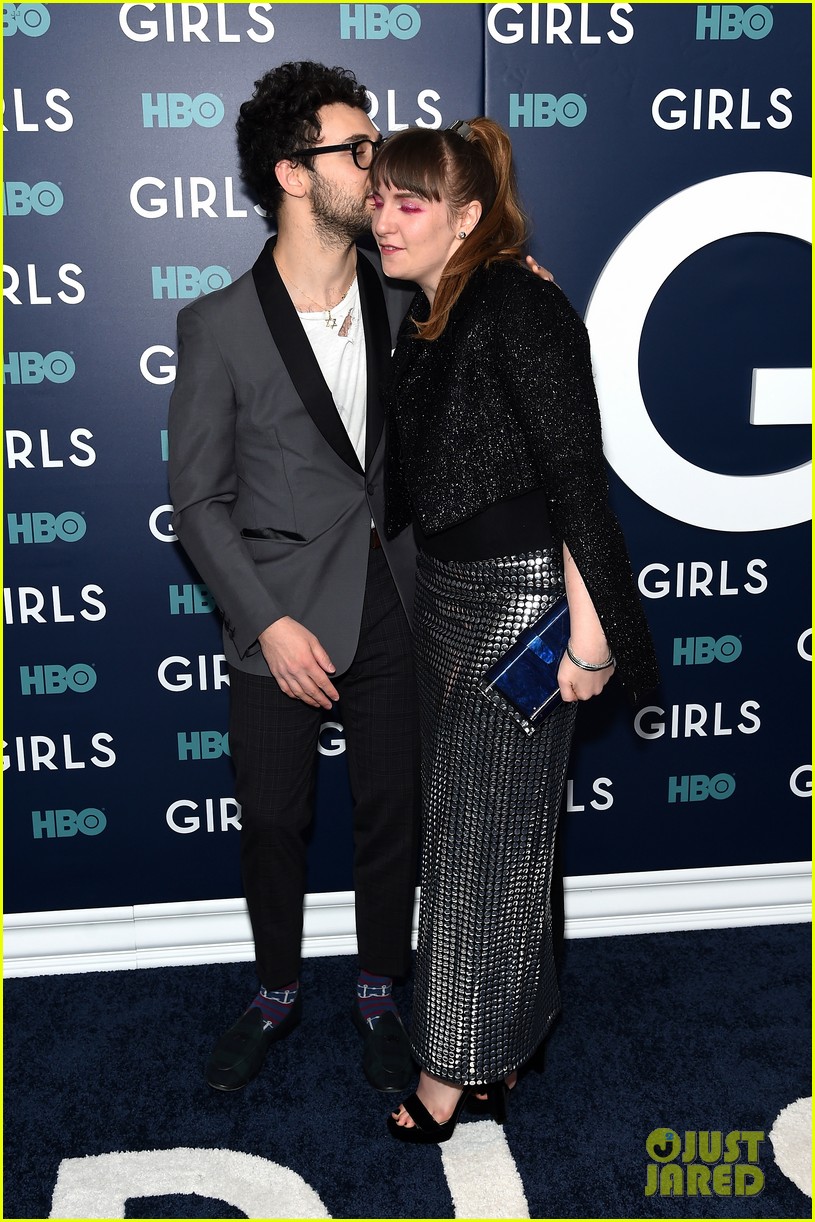 Lena Dunham Wears Dramatic Eye Makeup for 'Girls' Final Season Premiere ...