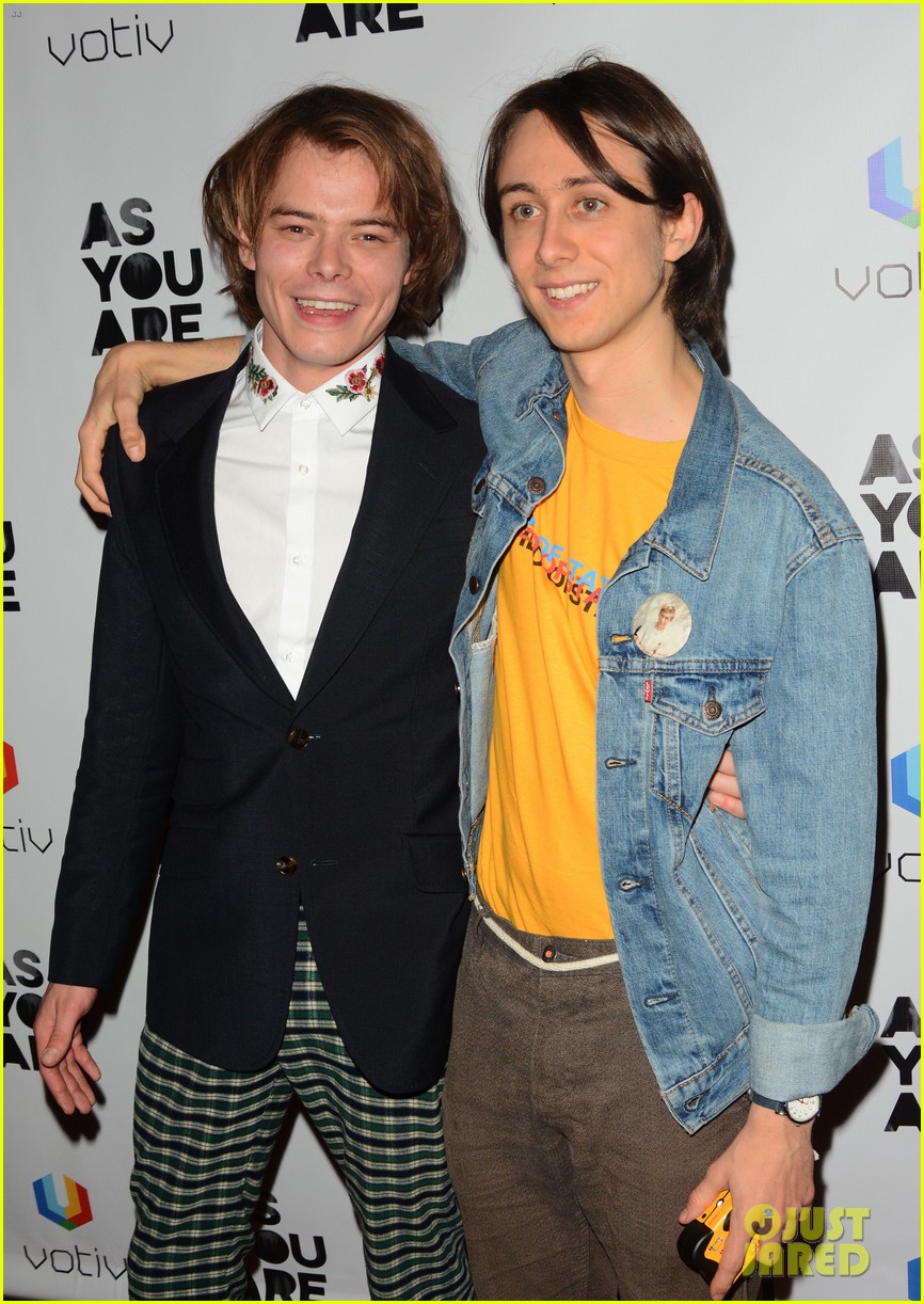 Stranger Things' Natalia Dyer Supports Rumored Boyfriend Charlie Heaton ...