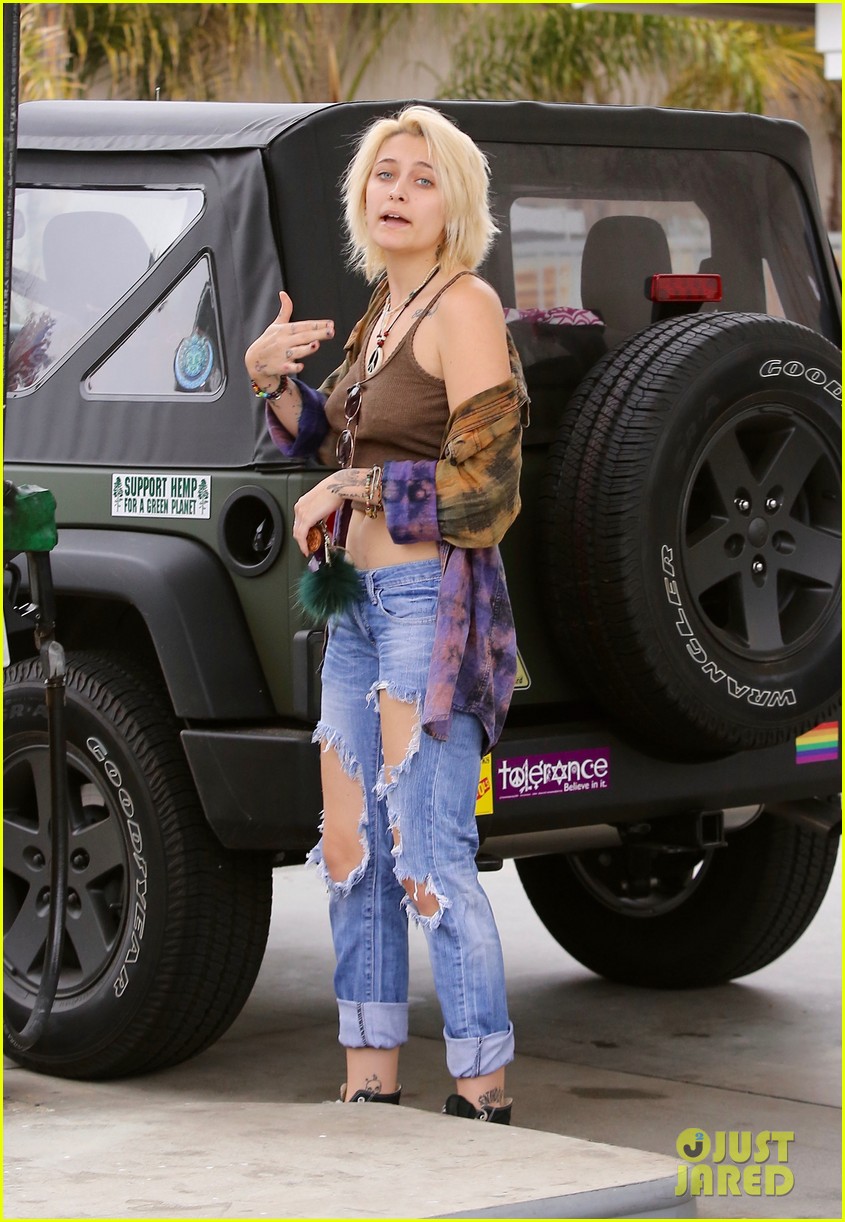 Paris Jackson Took Photo with Police Officer at Protest: Photo 3854282 ...