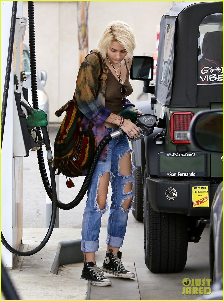 Paris Jackson Took Photo with Police Officer at Protest: Photo 3854286 ...