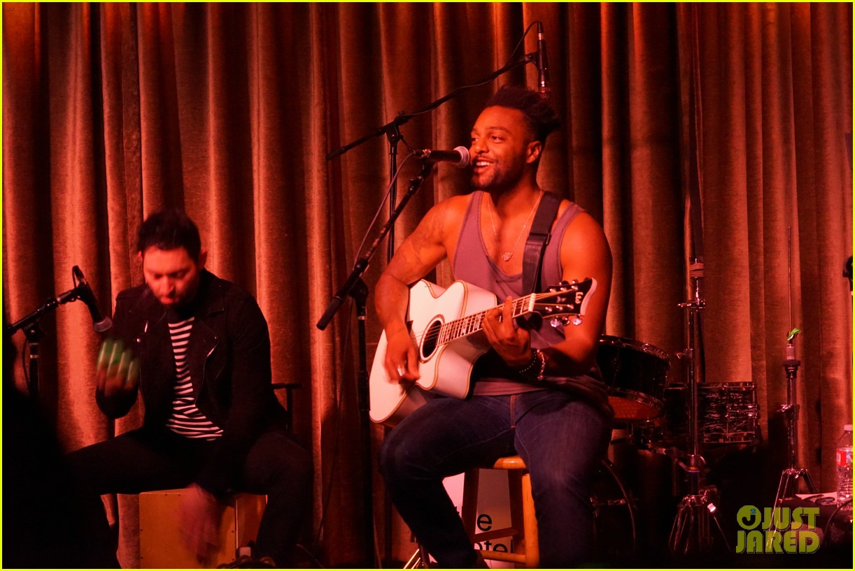Paris Jackson Supports Cousin Austin Brown at His Acoustic Show (Video ...