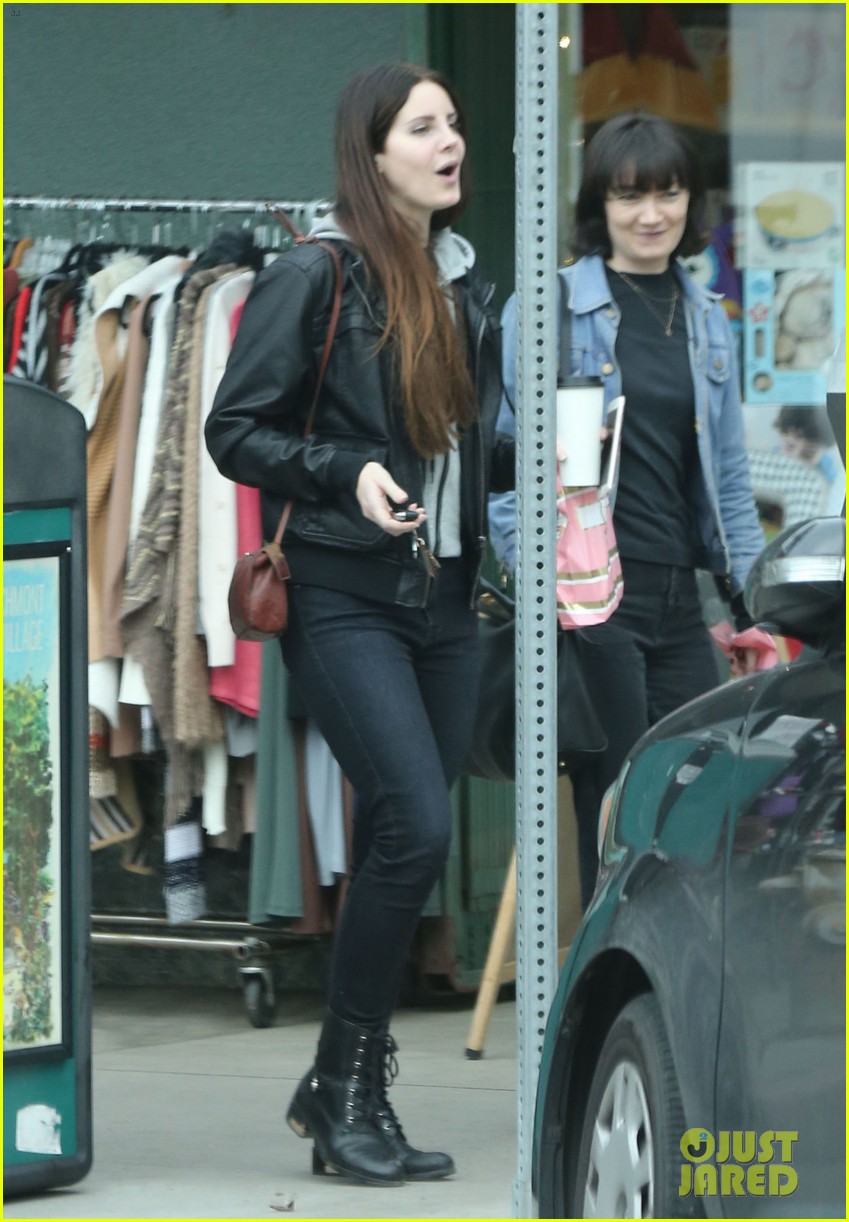 Lana Del Rey is All Smiles Grabbing Coffee in WeHo: Photo 3863664 ...