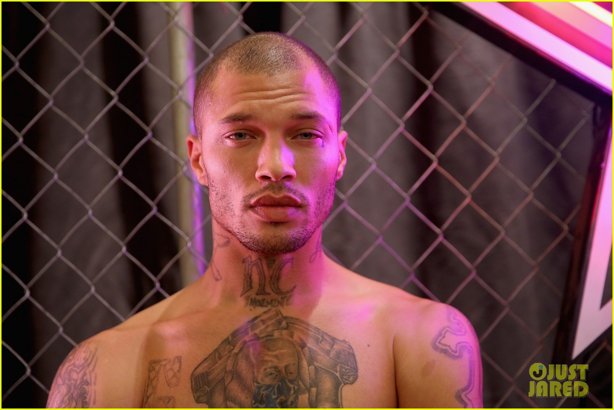 'Hot Mugshot Guy' Jeremy Meeks Makes NYFW Debut!: Photo 3859799 ...