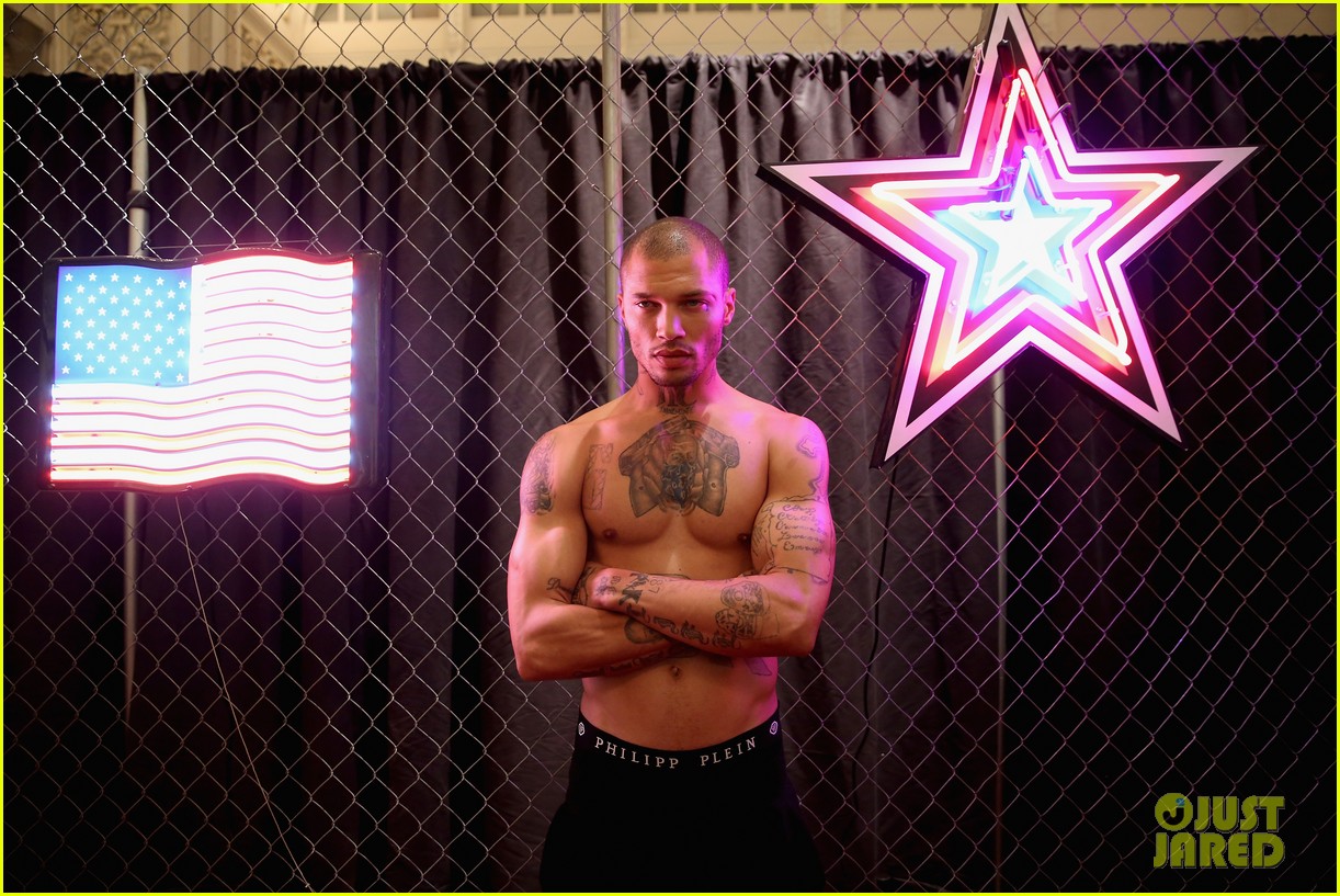 'Hot Mugshot Guy' Jeremy Meeks Makes NYFW Debut!: Photo 3859802 ...