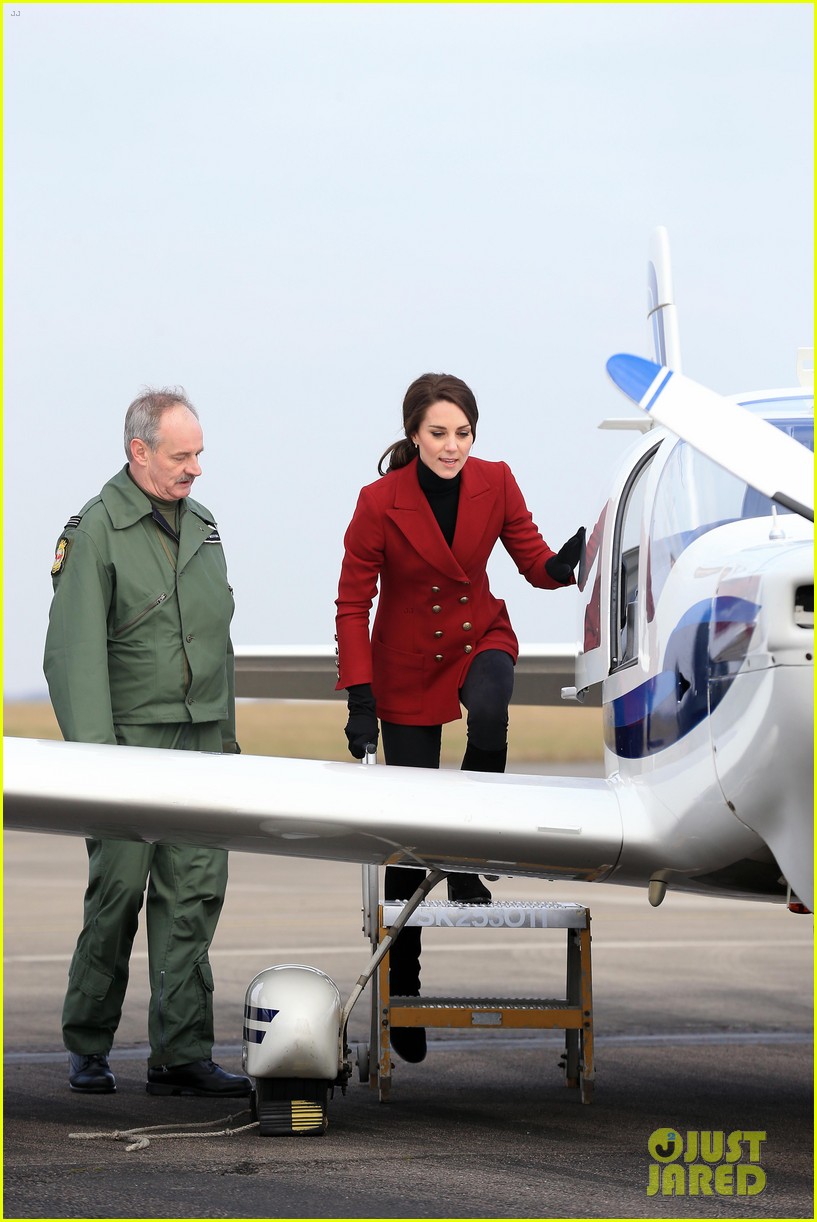 Kate Middleton Takes Flight On Valentine's Day!: Photo 3860019 | Kate ...
