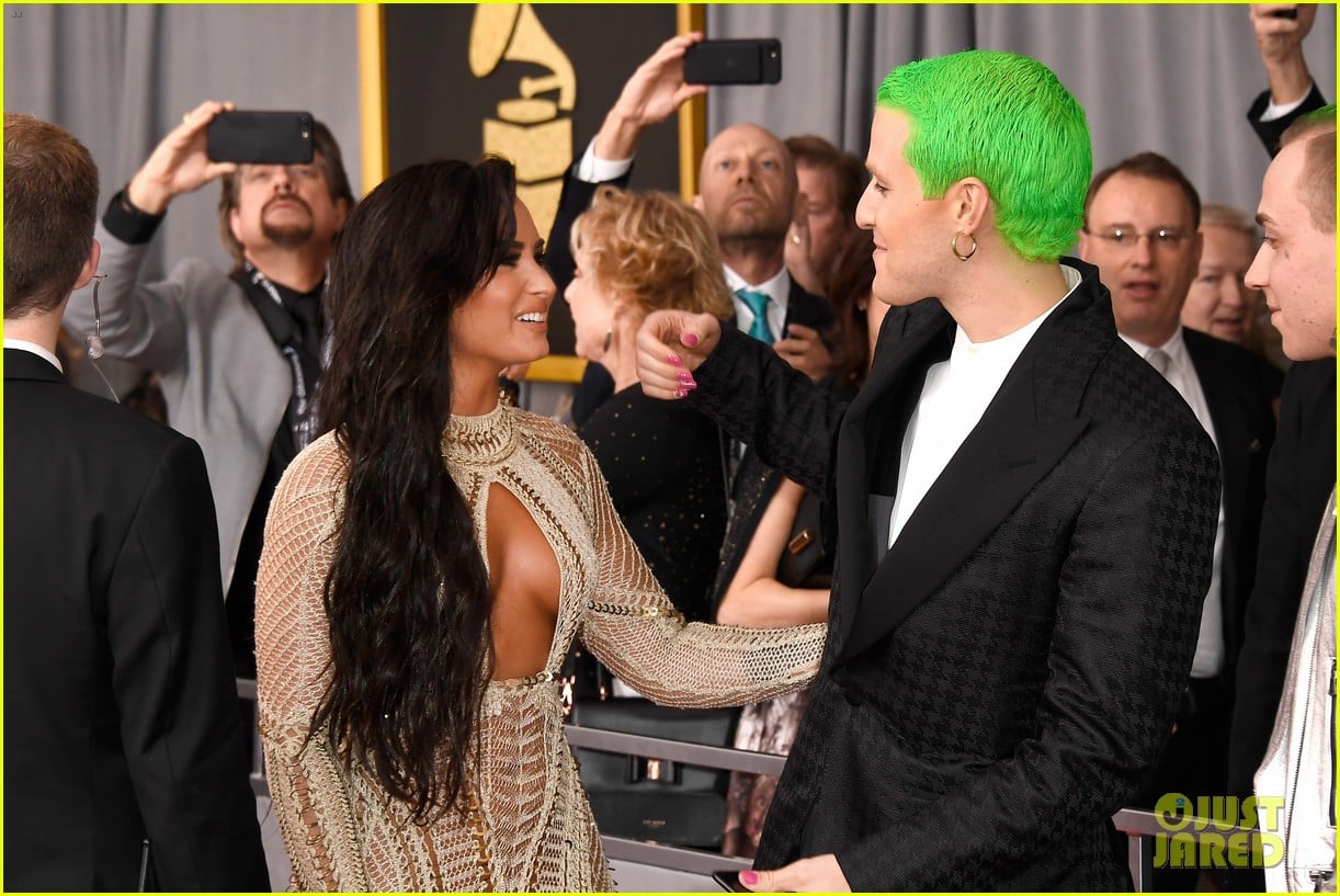 Mike Posner Goes Joker Green, Gives Awkward Grammys Red Carpet ...