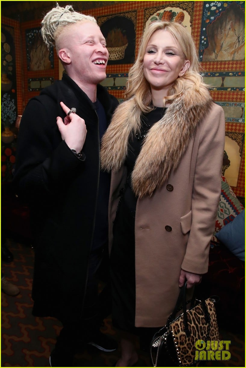 Emily Ratajkowski & Boyfriend Jeff Magid Cuddle Up At 'InStyle' March ...