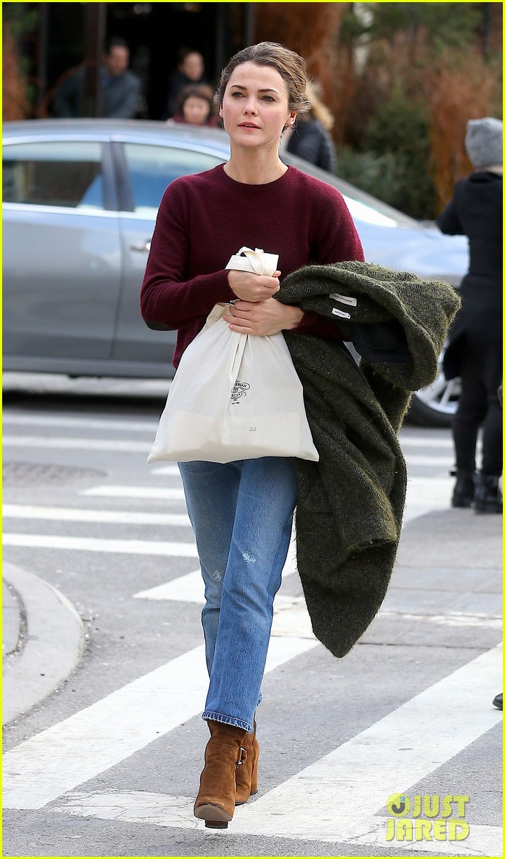 Keri Russell Spends The Day Running Errands Around NYC: Photo 3853042 ...