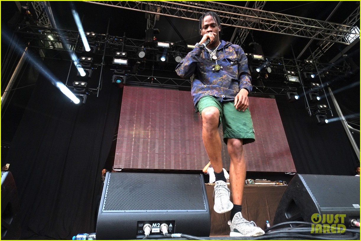 Travis Scott Falls Through Hole in Stage at Drake Concert (Video ...