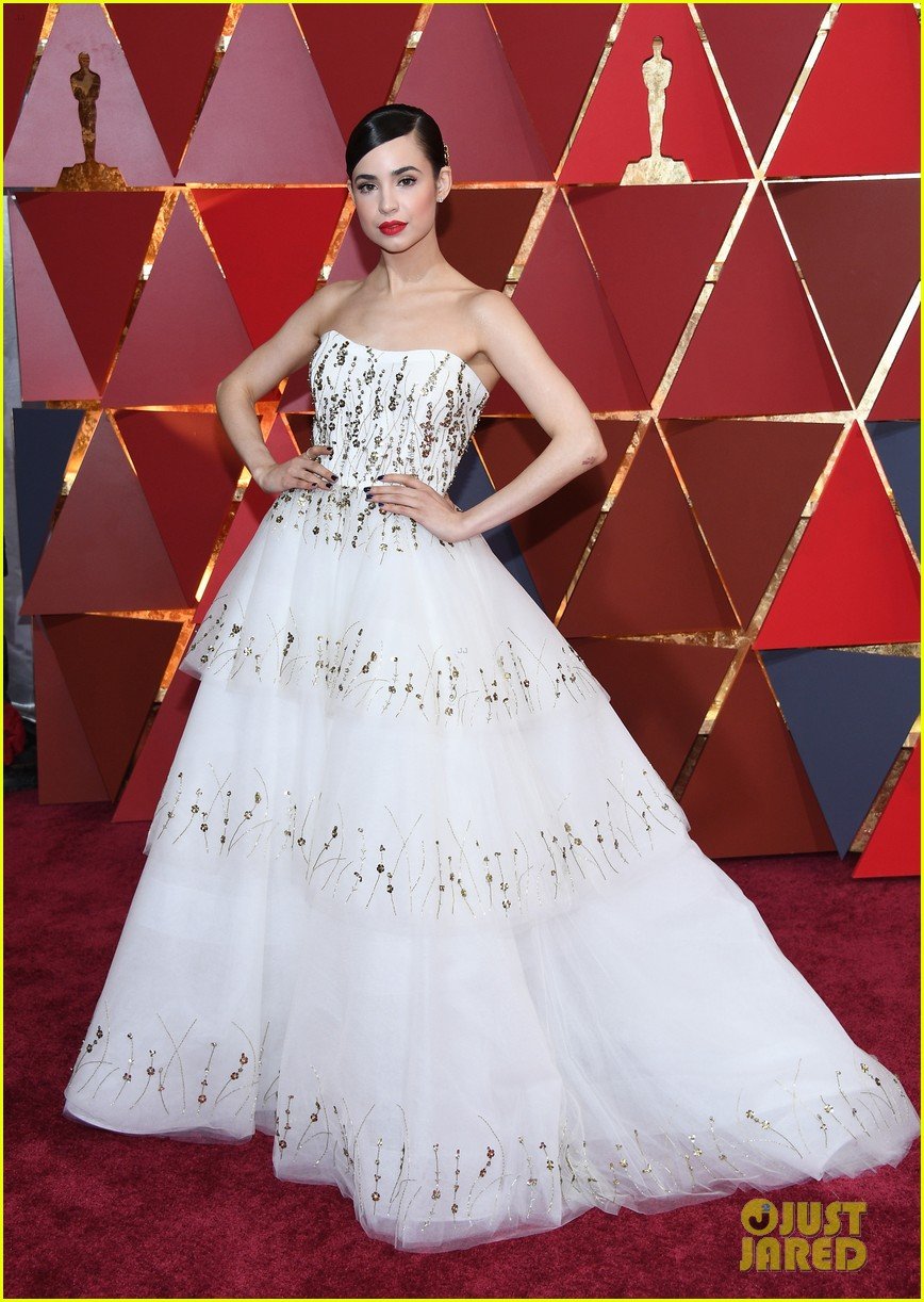 Singer Sofia Carson Stuns at Her First Oscars Ever!: Photo 3866425 | Oscars Pictures | Just Jared