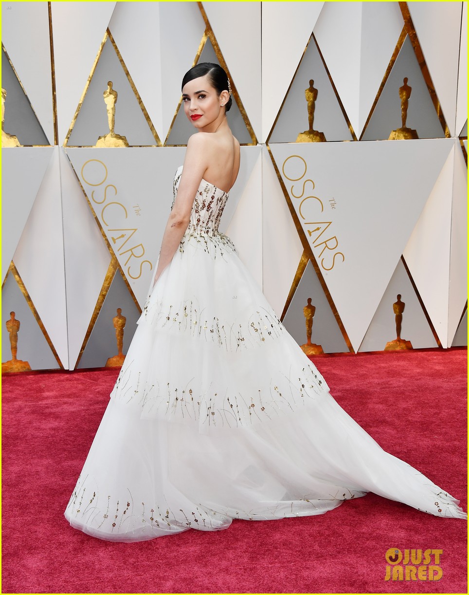 Singer Sofia Carson Stuns at Her First Oscars Ever!: Photo 3866431 | Oscars Photos | Just Jared ...