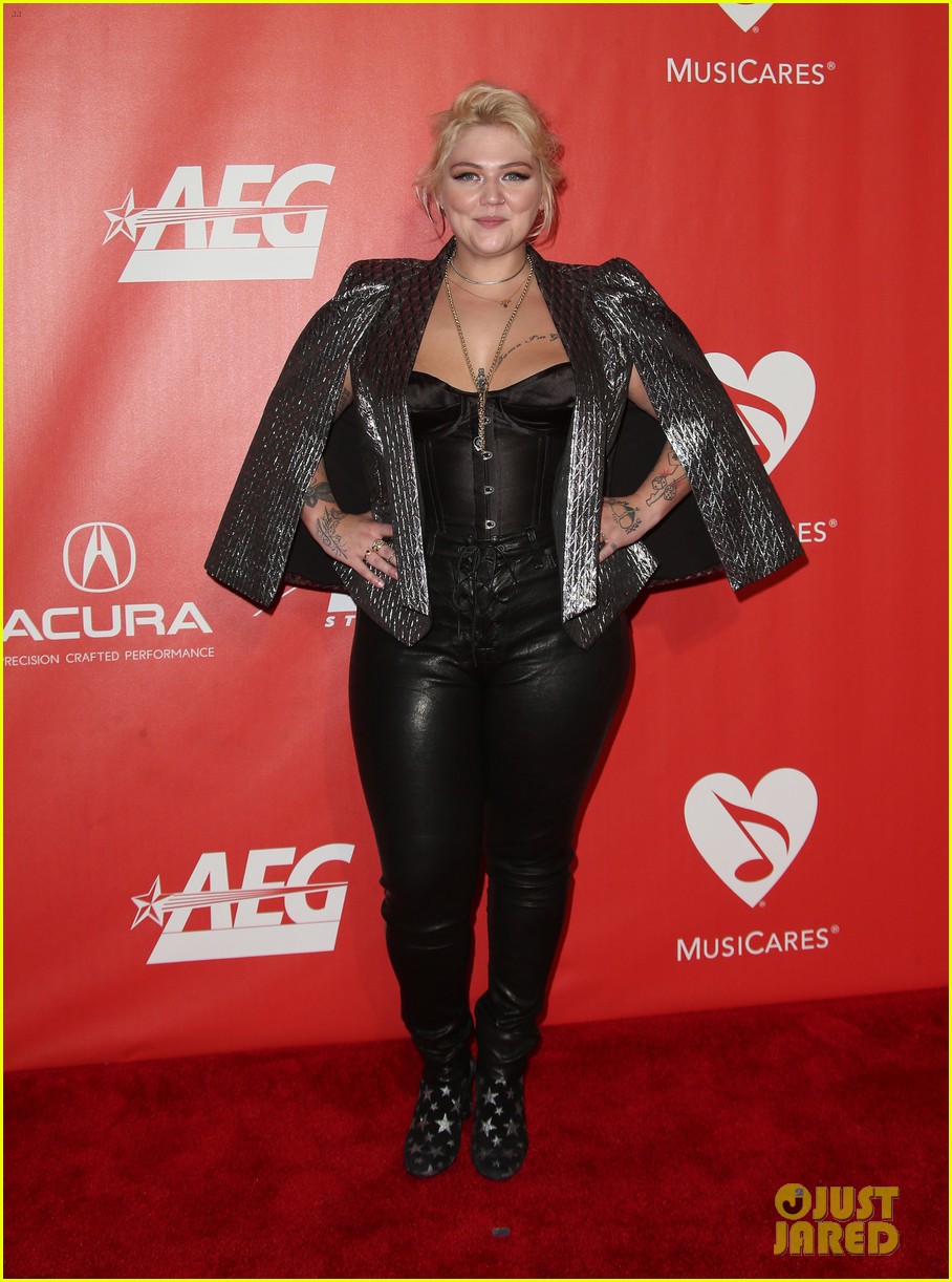 Kate Upton, Elle King, & More Celebrate Tom Petty During Grammys ...