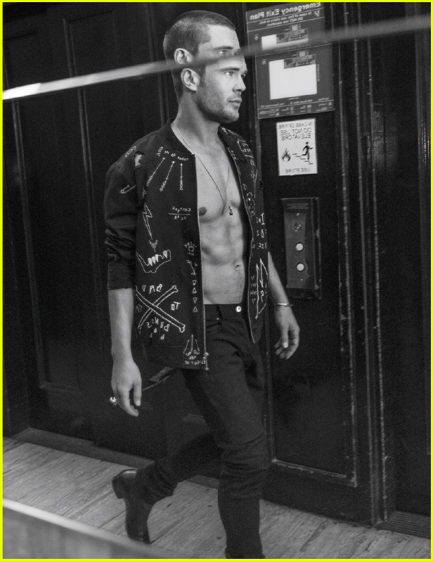 Charlie Weber Does Sexy Shirtless Shoot for 'Schön'!: Photo 3851206 ...