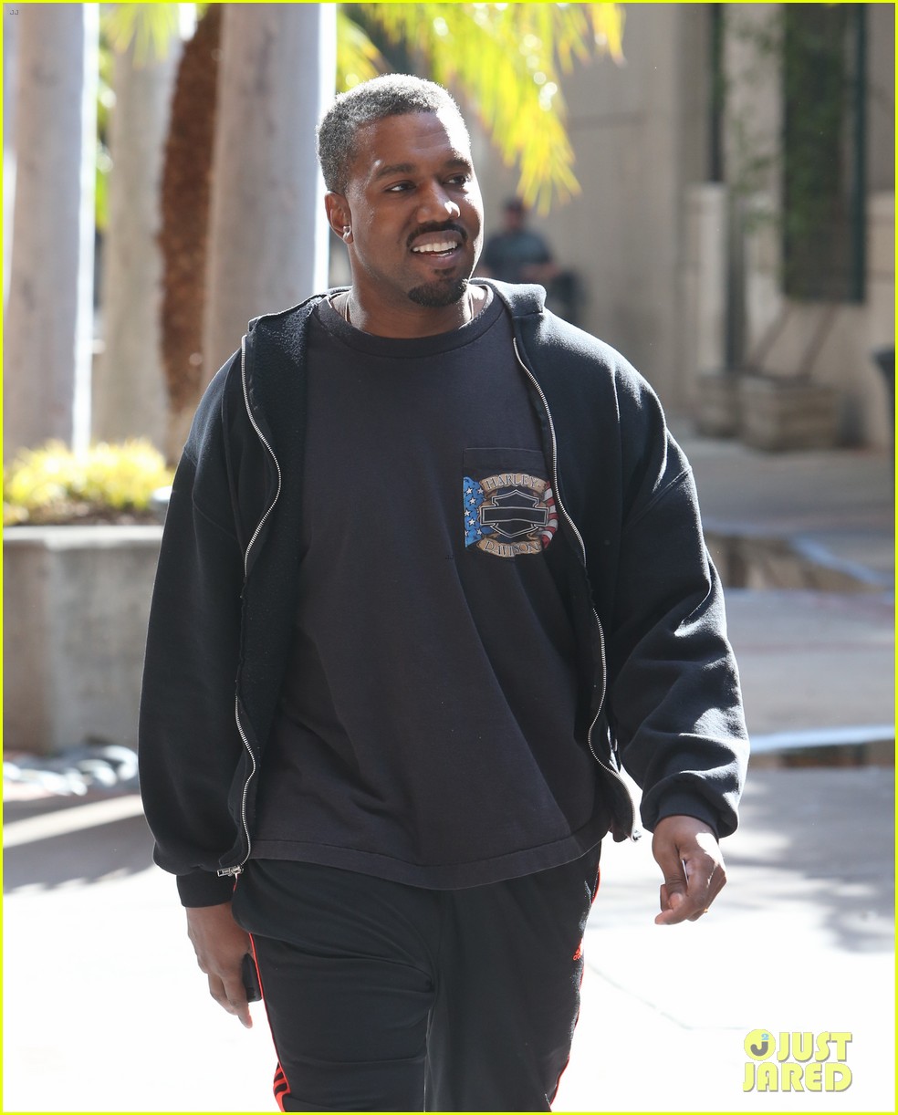 Kanye West is All Smiles Heading to the Gym: Photo 3852742 | Kanye West ...