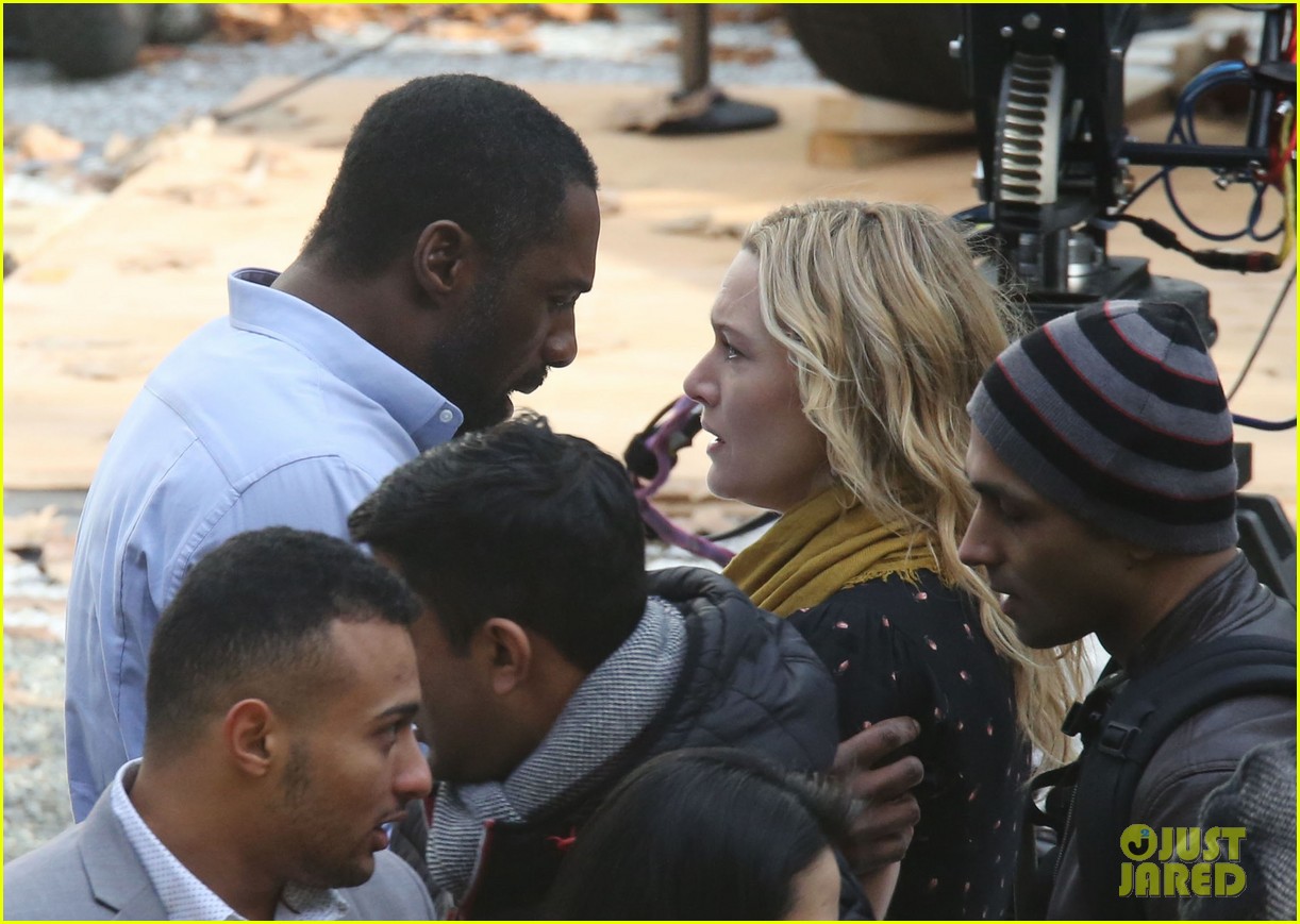 Idris Elba & Kate Winslet Kiss on 'Mountain Between Us' Set: Photo 3863322 | Idris Elba, Kate ...
