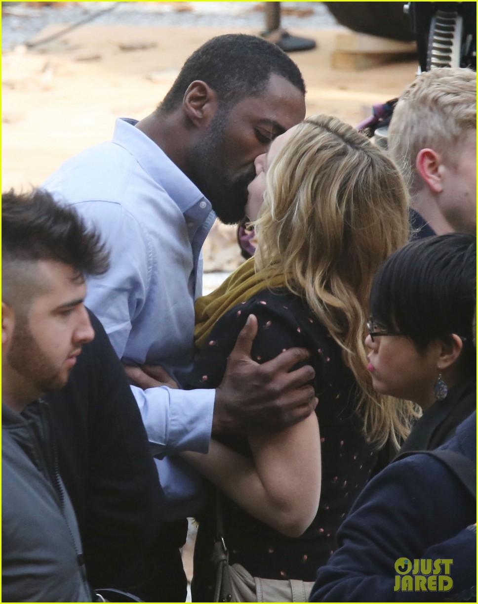 Idris Elba & Kate Winslet Kiss on 'Mountain Between Us' Set: Photo 3863328 | Idris Elba, Kate ...