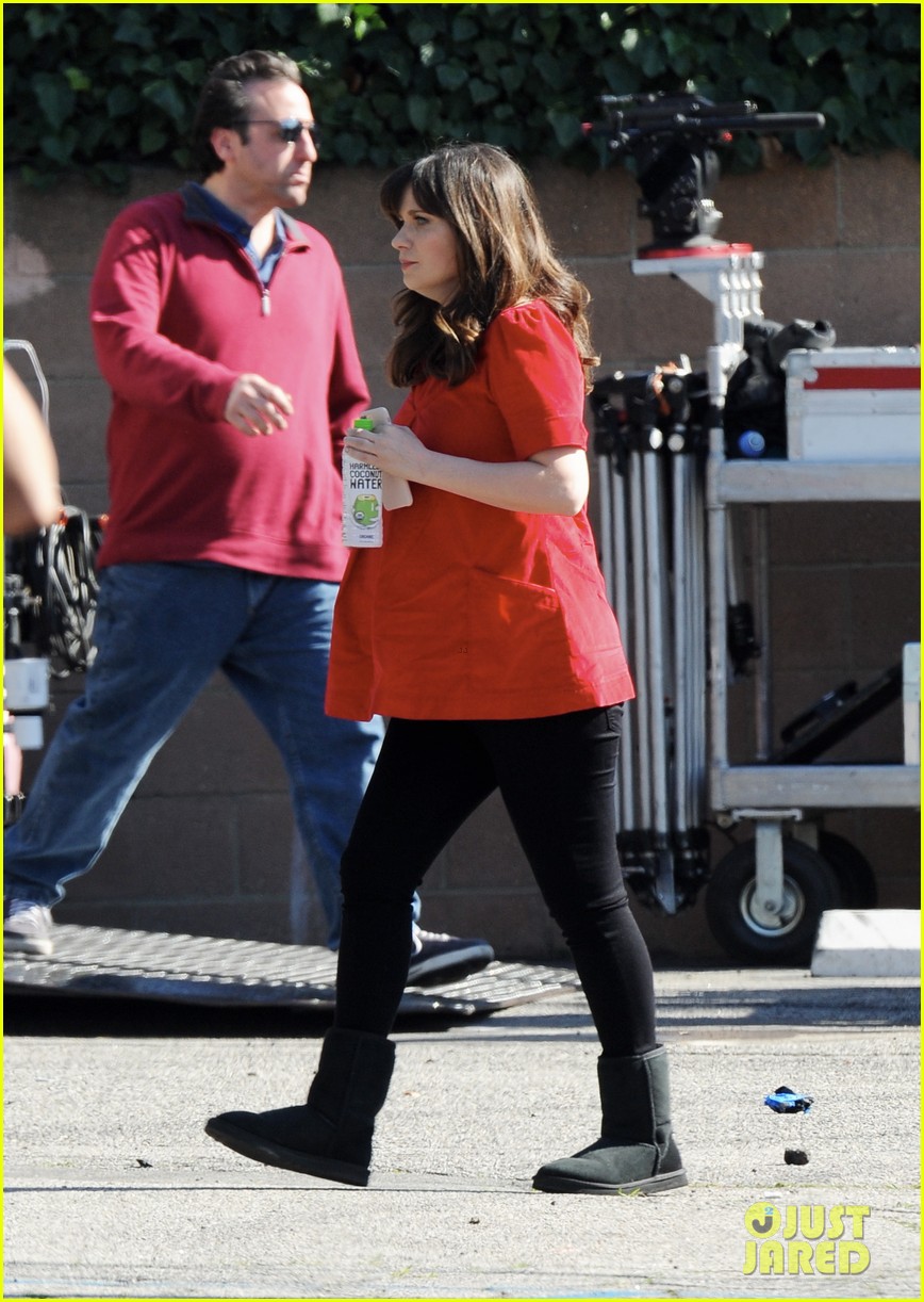 Zooeydeschanelpregnant