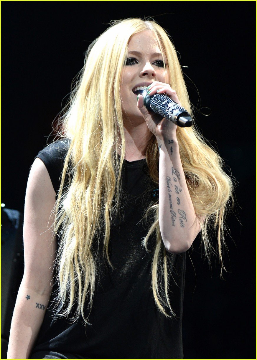 Avril Lavigne's New Album Coming 'Soon,' Sometime in 2017!: Photo ...