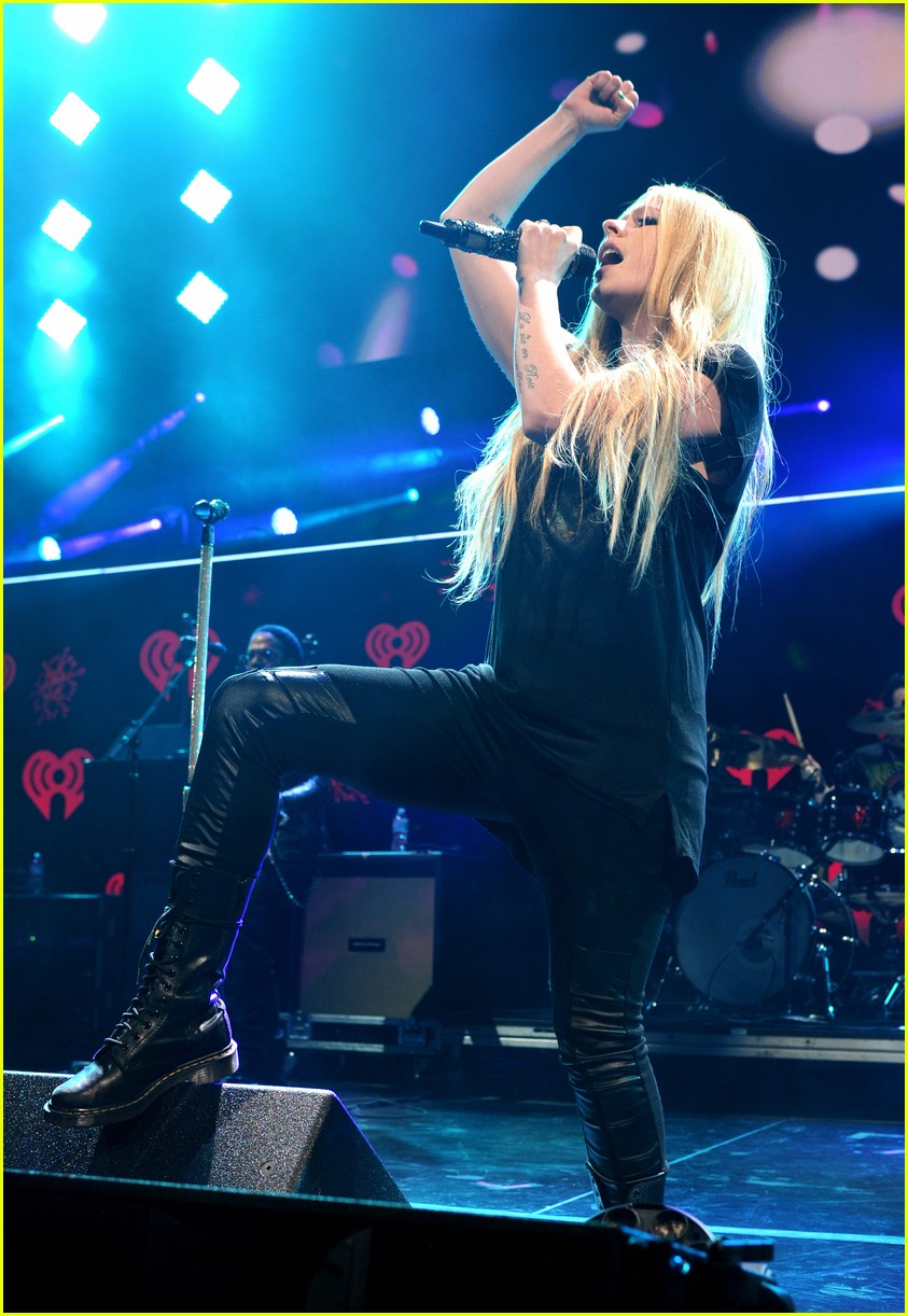 Photo: avril lavigne new music revealed 04 | Photo 3868521 | Just Jared