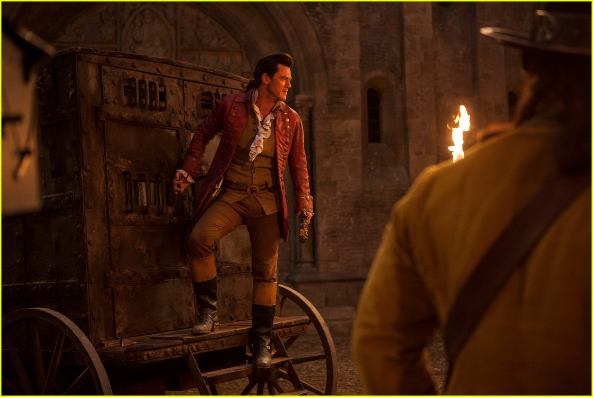 Is There a 'Beauty & the Beast' End-Credits Scene?: Photo 3874753 ...