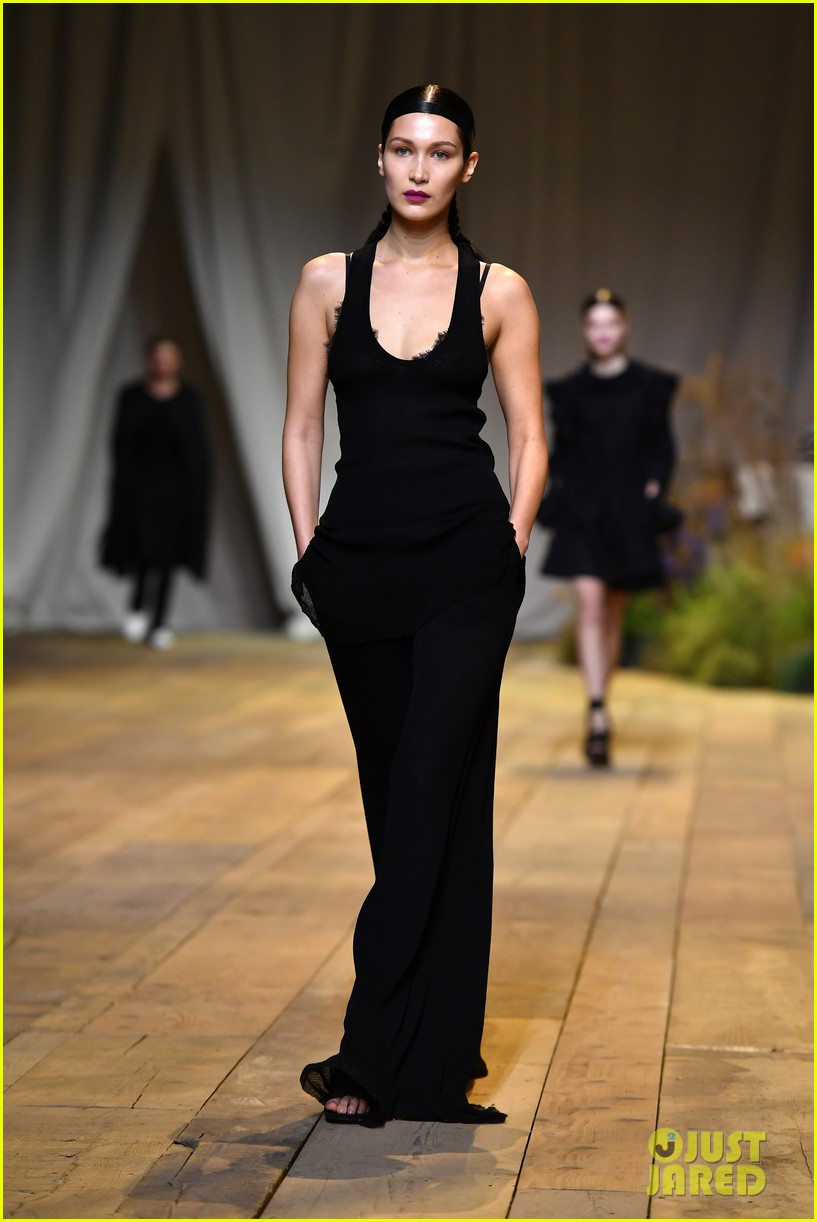 Bella Hadid & The Weeknd Reunite During 'H&M' Paris Fashion Week Show ...