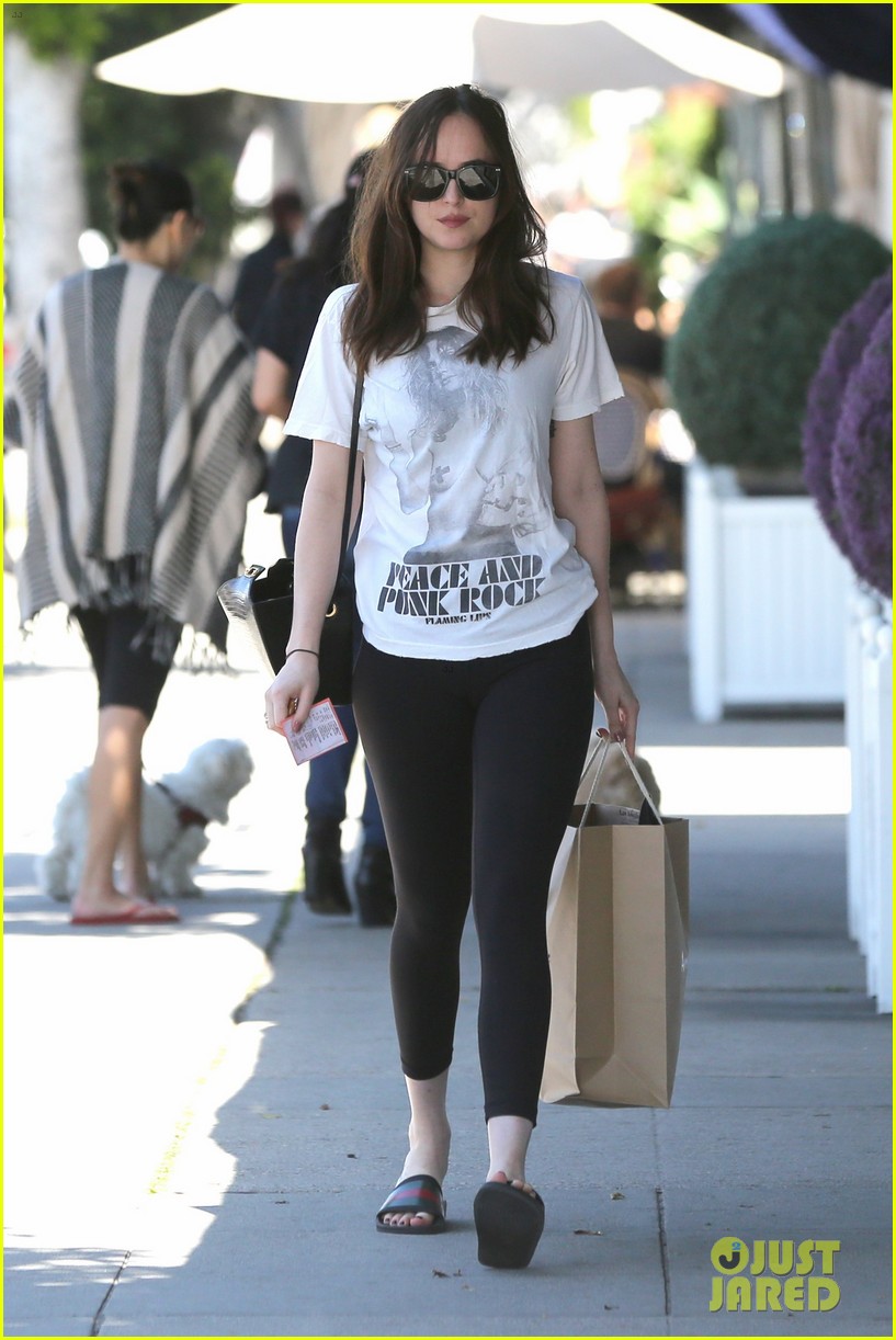 Dakota Johnson Is A Flaming Lips Fan!: Photo 3879003 | Dakota Johnson ...