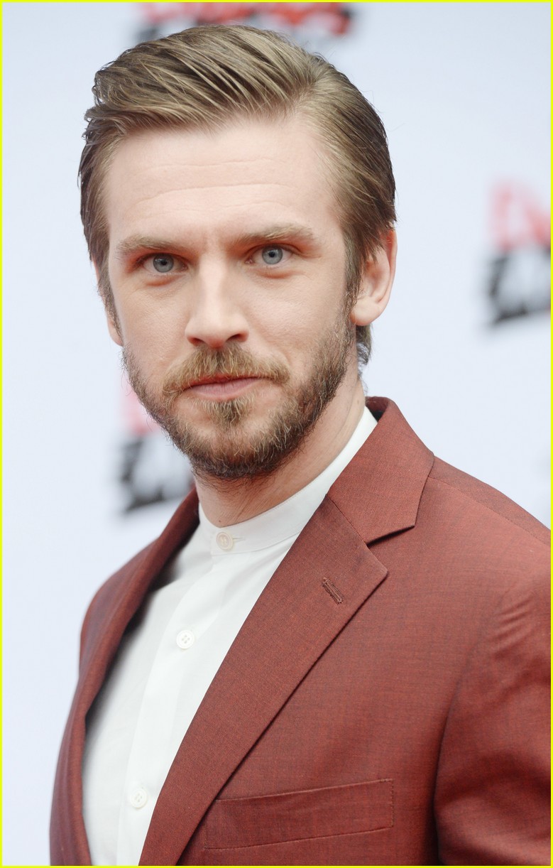 Dan Stevens Reunites With 'Downton Abbey' Co-Stars Joanne Froggatt ...