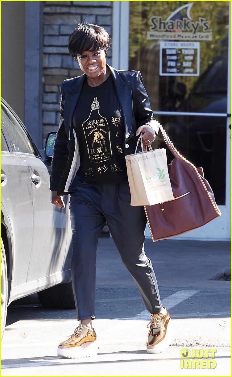 Viola Davis Opens Up About How Her Childhood Poverty, Says It Helped ...