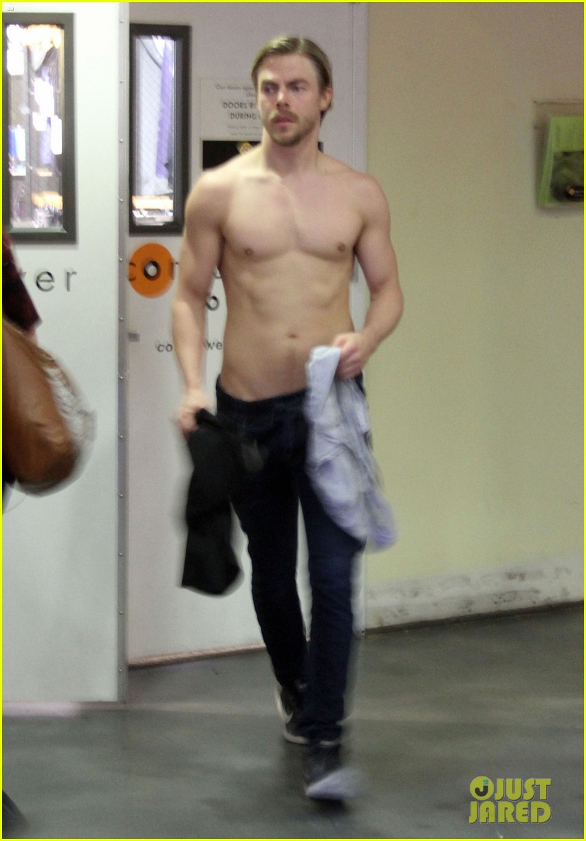 Derek Hough Goes Shirtless For Yoga Class With Sister Julianne: Photo ...