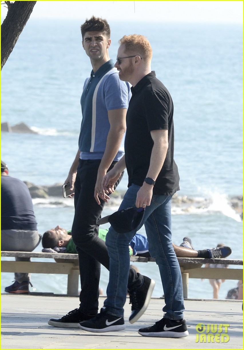 Jesse Tyler Ferguson & Husband Justin Mikita Enjoy Some R&R in Spain ...