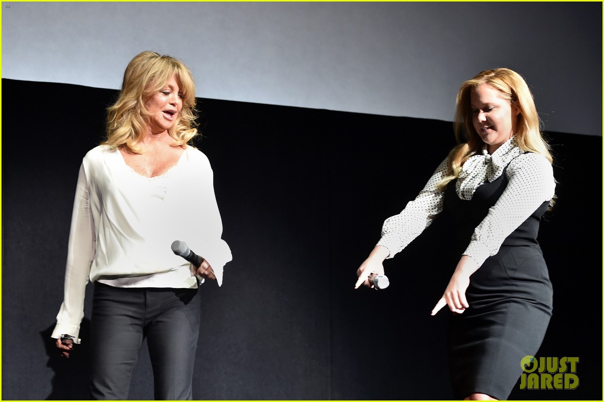 Amy Schumer & Goldie Hawn Share New Clip of 'Snatched' at CinemaCon ...