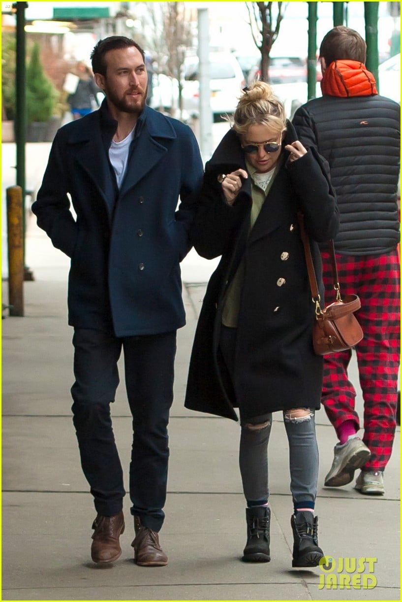 Kate Hudson & New Boyfriend Danny Fujikawa Bundle Up In NYC: Photo ...